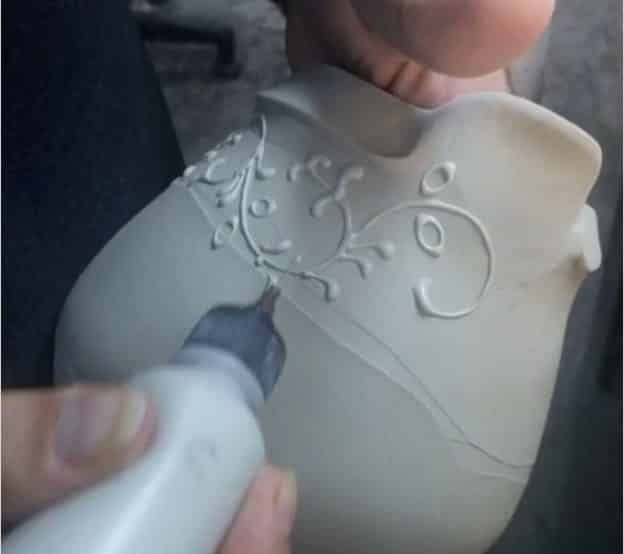 A Beginner's Guide to Making Clay Slip - The Ceramic School