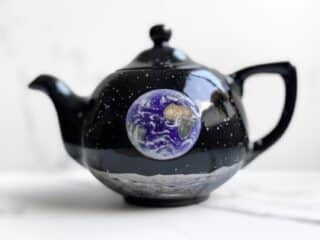 Amy Rae Hill - How to paint a space teapot - The Ceramic School