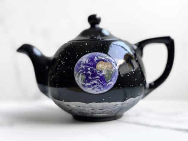 Amy Rae Hill - How to paint a space teapot - The Ceramic School