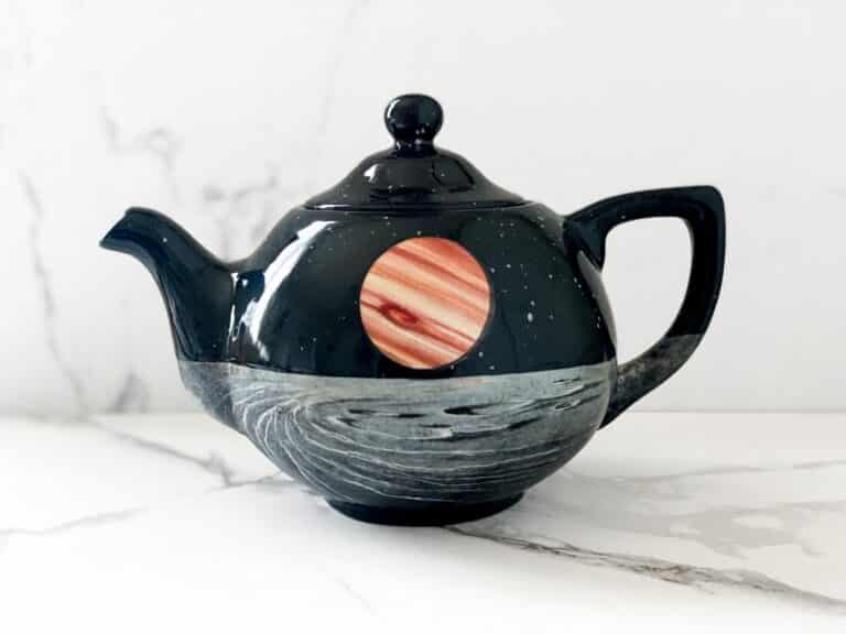 Amy Rae Hill - How to paint a space teapot - The Ceramic School