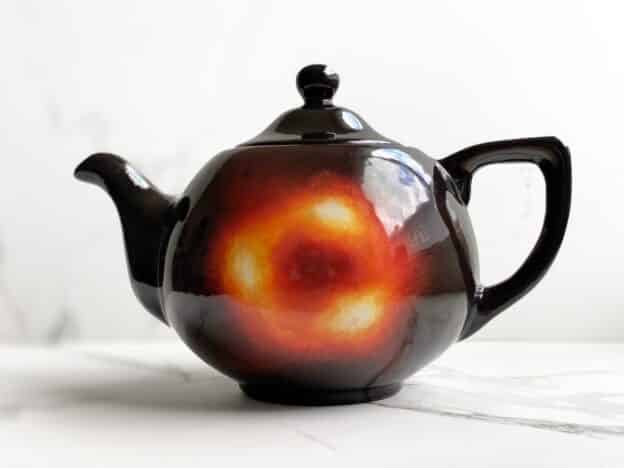 Amy Rae Hill - How to paint a space teapot - The Ceramic School