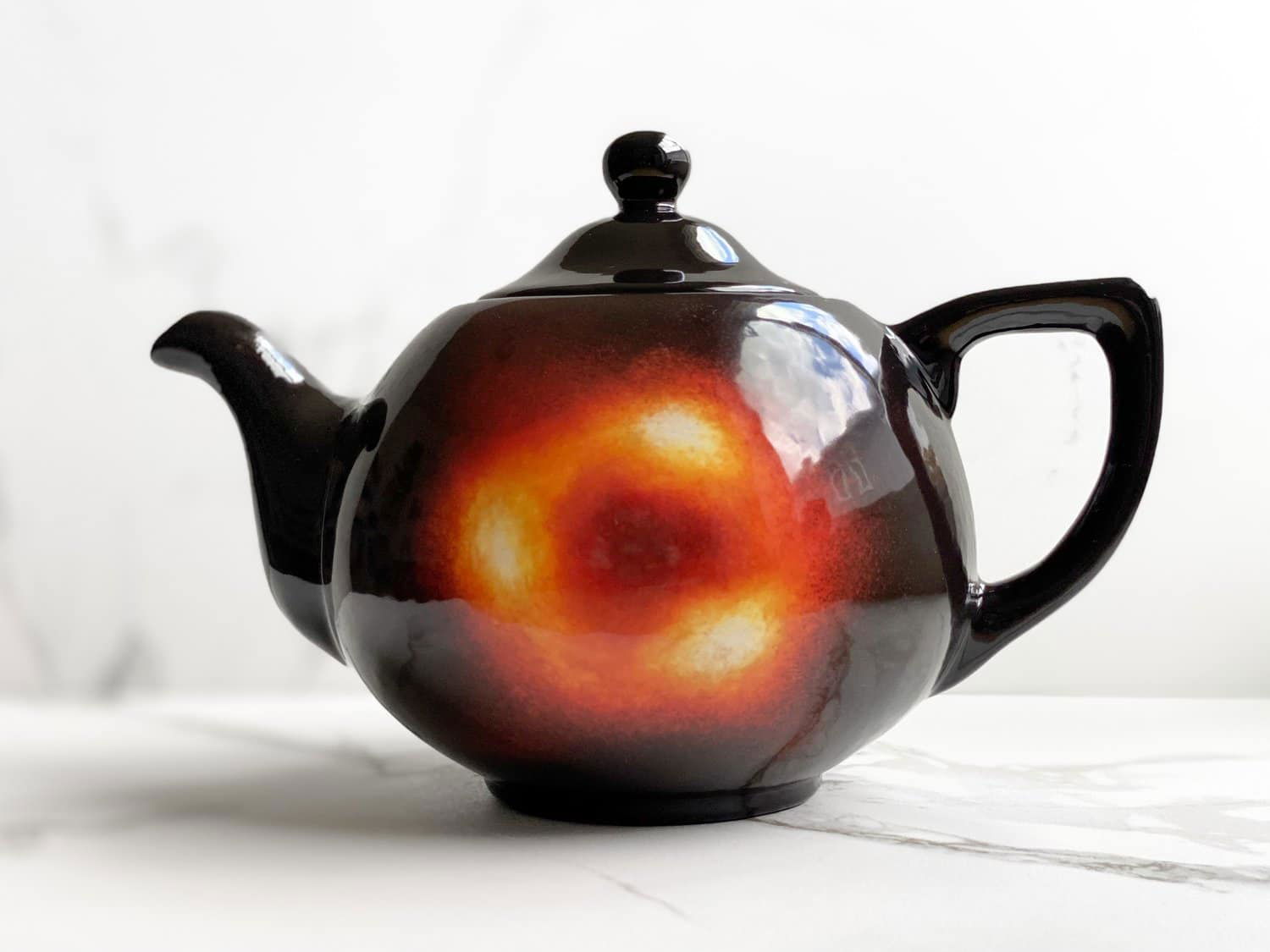 Amy Rae Hill - How to paint a space teapot - The Ceramic School