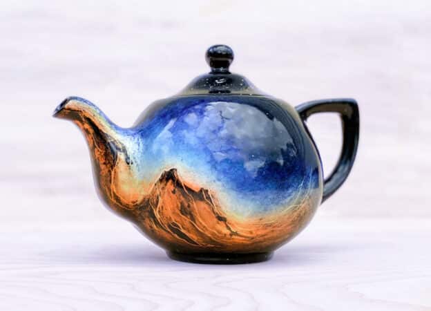 Amy Rae Hill - How to paint a space teapot - The Ceramic School