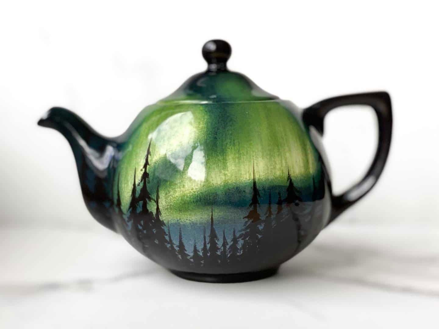 Amy Rae Hill - How to paint a space teapot - The Ceramic School