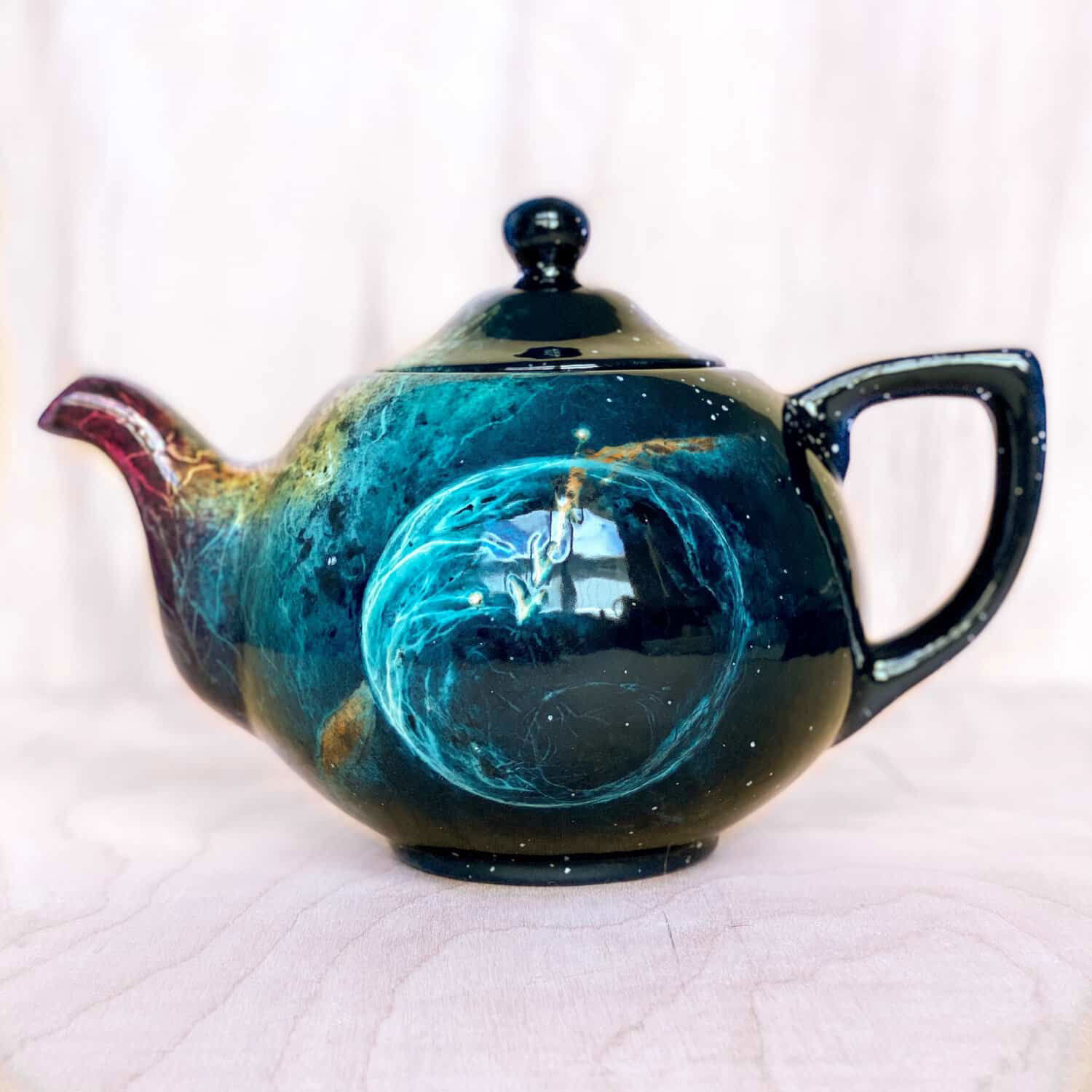 Amy Rae Hill - How to paint a space teapot - The Ceramic School