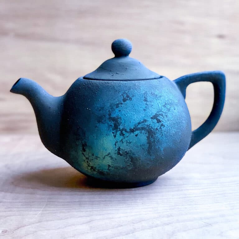 Amy Rae Hill - How to paint a space teapot - The Ceramic School