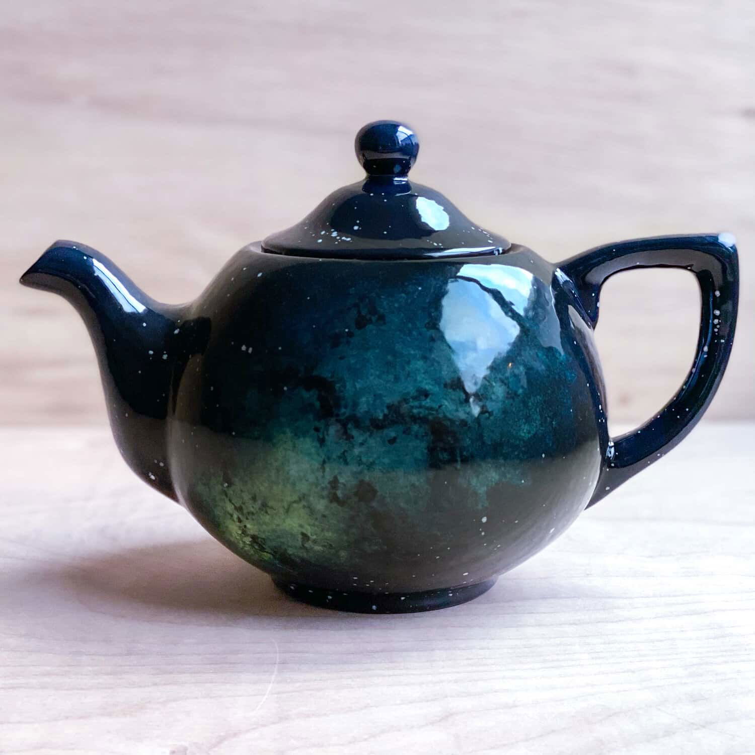Amy Rae Hill - How to paint a space teapot - The Ceramic School