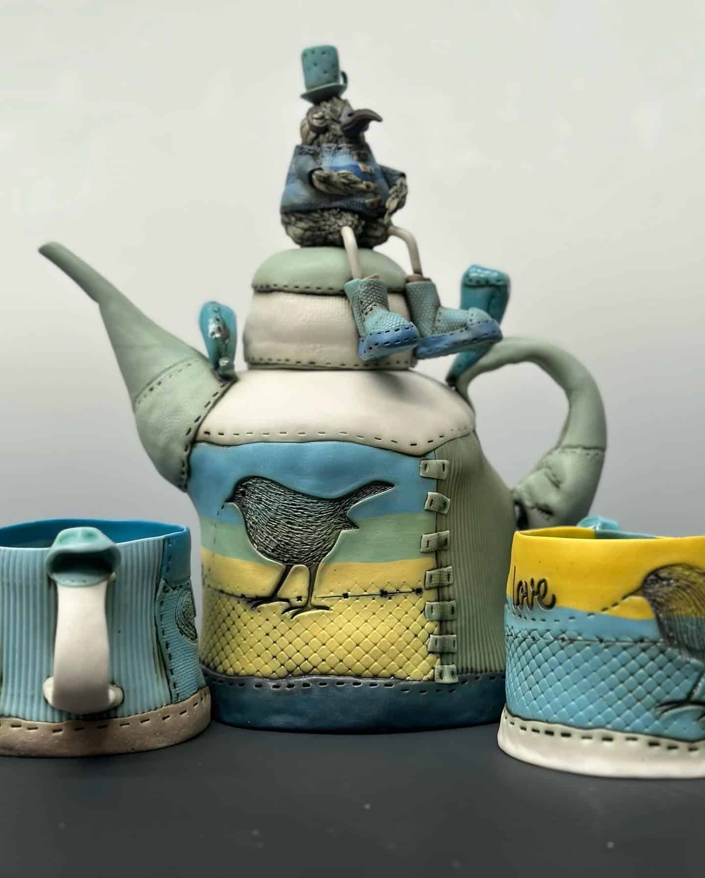 Fleur Schell - How to build a Porcelain Teapot - The Ceramic School